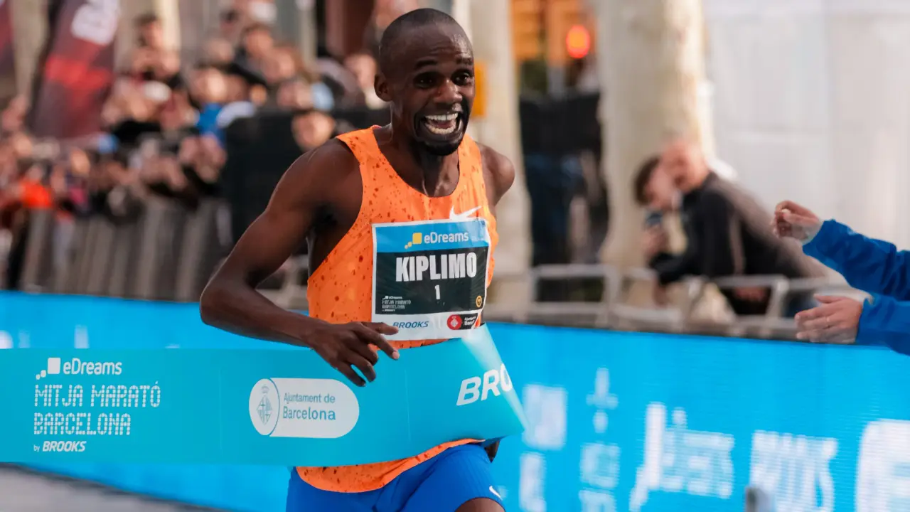 Ugandan runner Jacob Kiplimo shatters half-marathon world record in ...