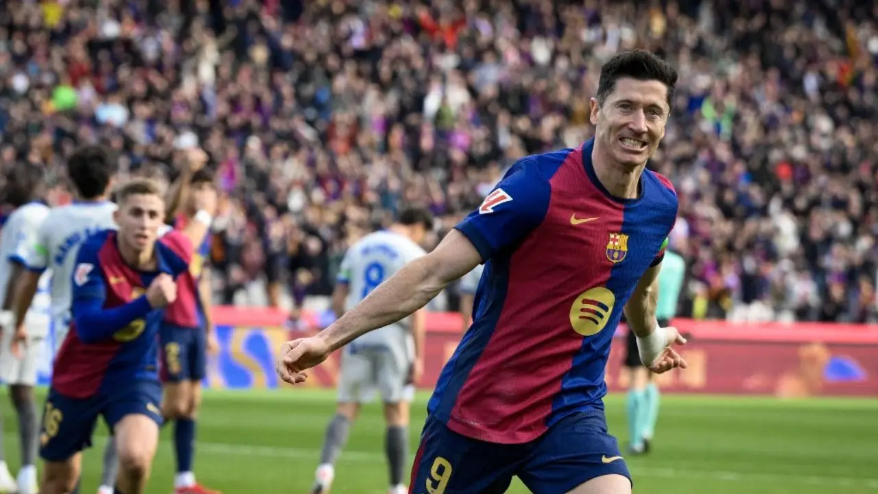Barcelona's Robert Lewandowski becomes first player in Champions League ...