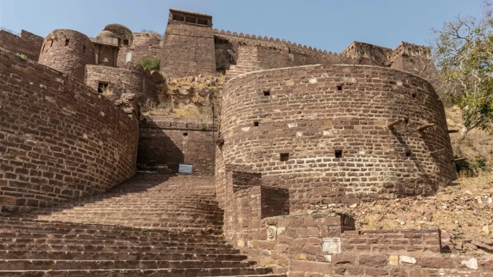 Hidden Gems: 6 Breathtaking Forts in India Rivaling Amer Forts Scenic ...