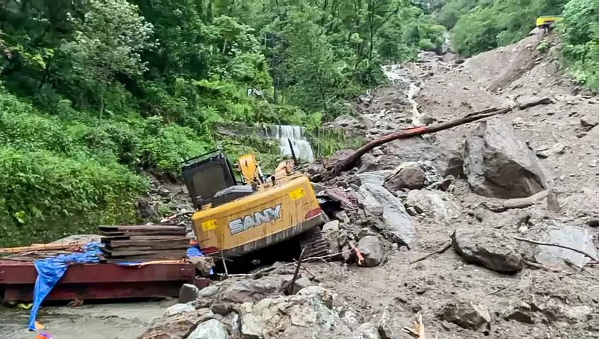 Sikkim rains: 1,500 tourists stranded as heavy rains trigger landslides ...