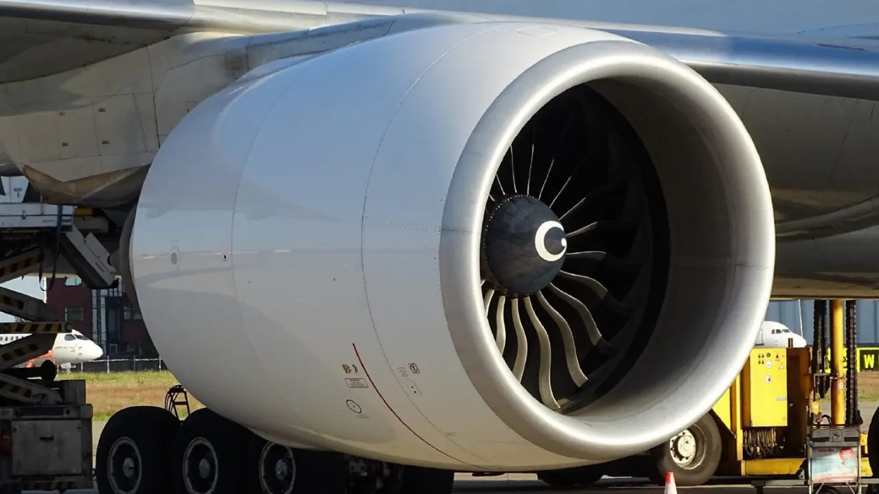 Why do the world’s biggest jet engines make the Boeing 777 a fuel ...