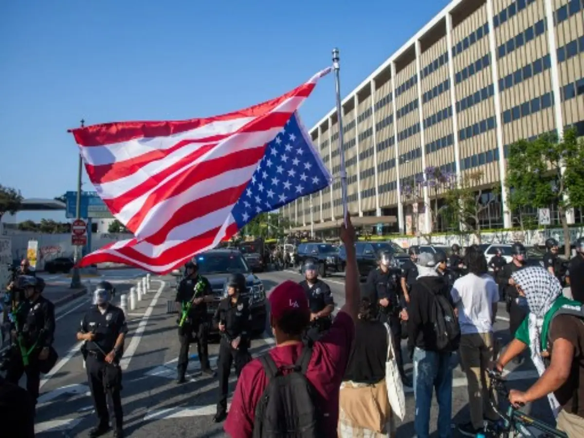 Los Angeles protest: Trump slams protestors burning US flags, vows to ...
