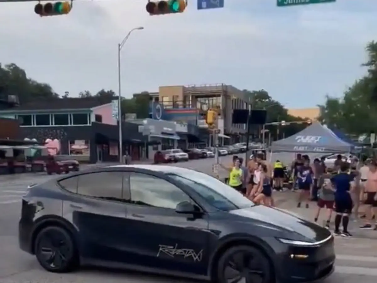 'BIGFOOT SPOTTED': Tesla's FIRST robotaxi to roll out soon in Austin ...