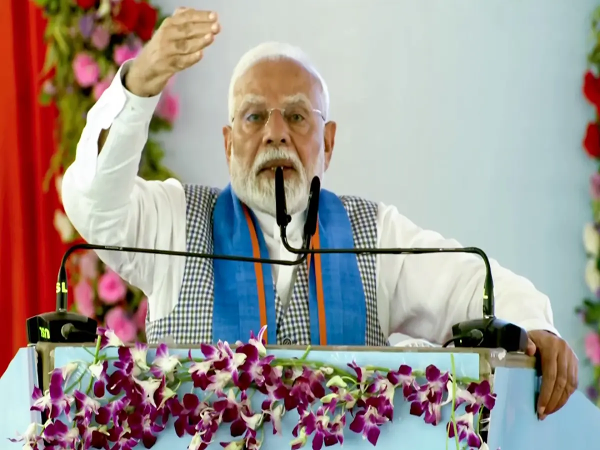 PM Modi hits out at RJD, Congress with 'jungle raj' dig at rally in ...