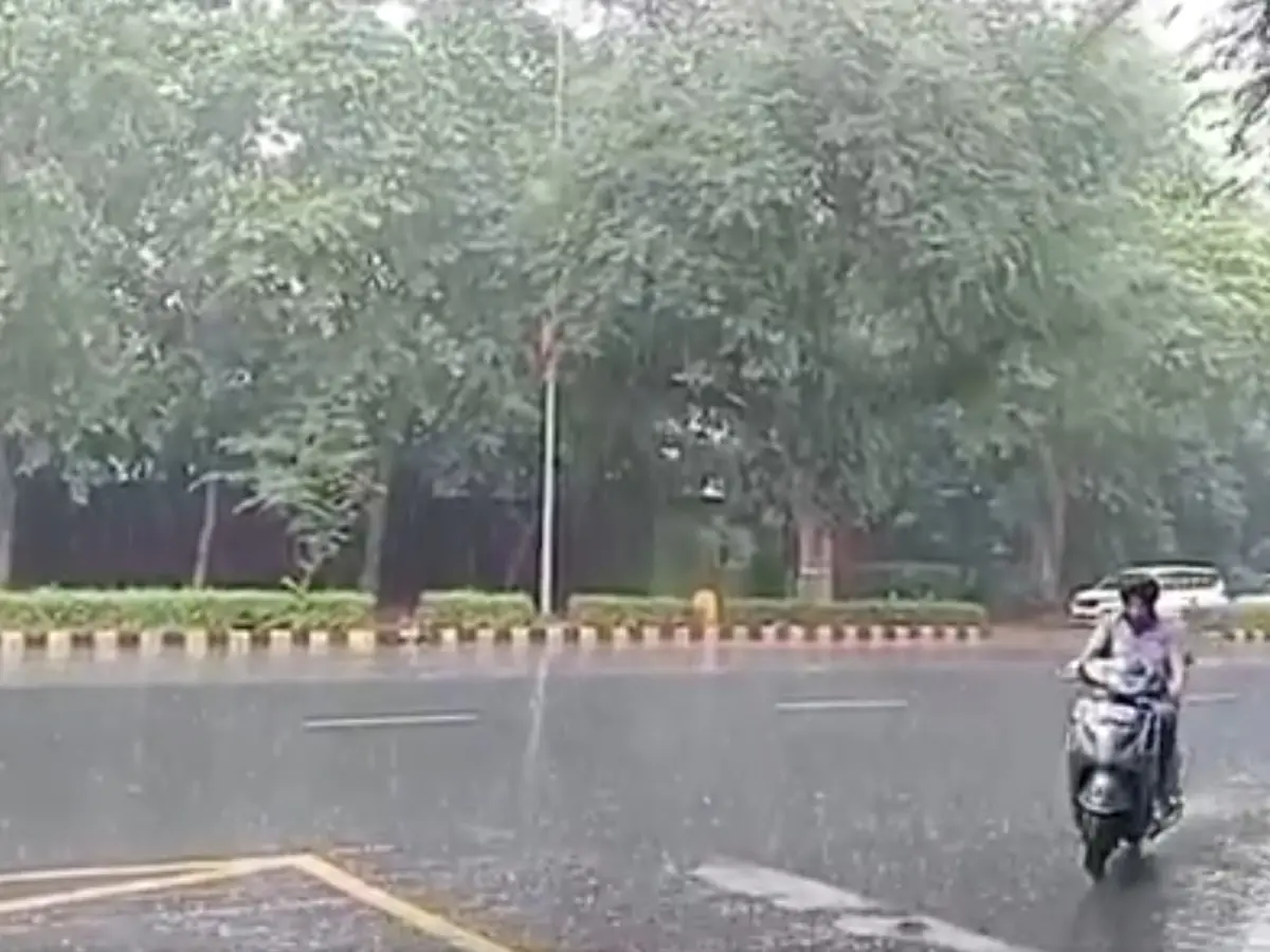 Monsoon to hit Delhi today? IMD issues 'yellow alert' for rain ...