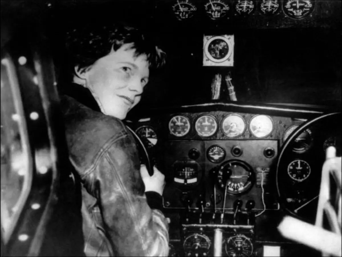 Amelia Earhart vanished in 1937. A strange occurrence hints she was on ...