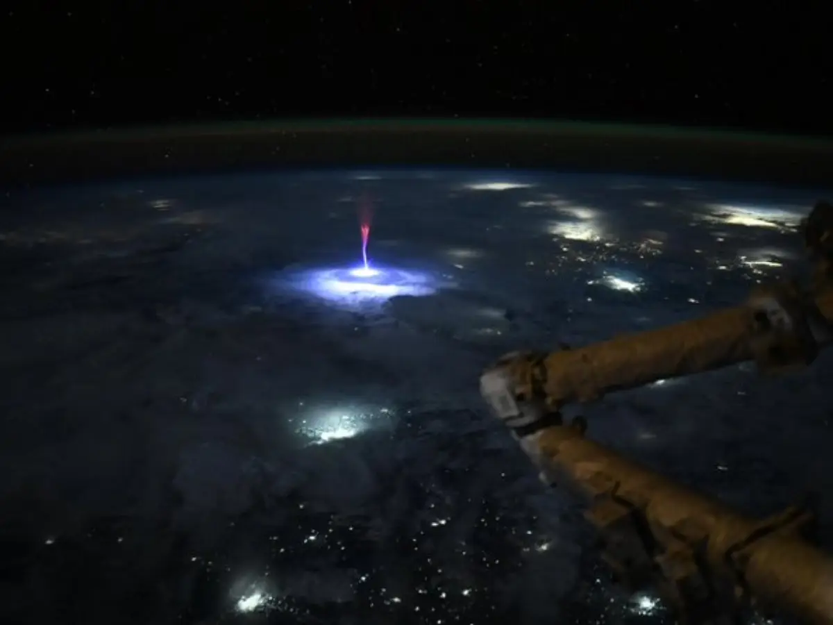 NASA astronaut captures rare electric sprites from space. Know when ...