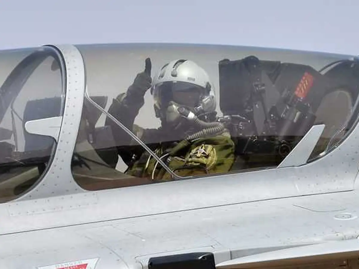 From no beards to call signs: 9 shocking rules fighter jet pilots must ...