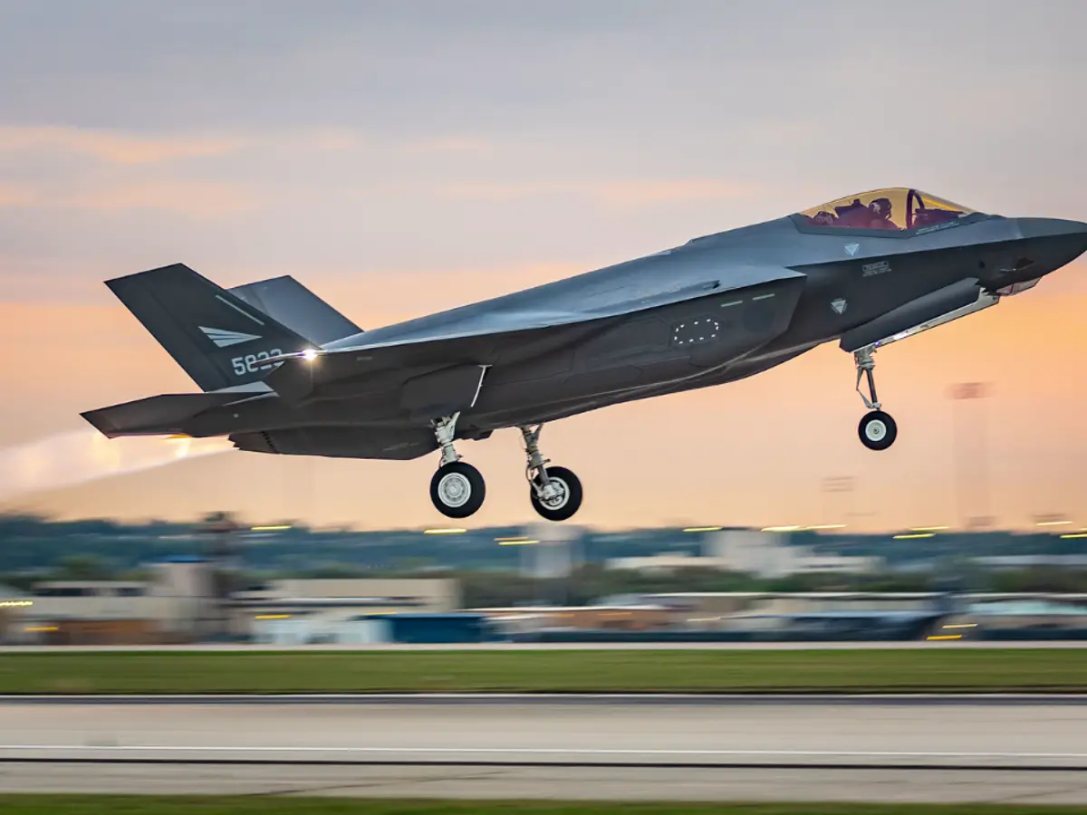 How does the F-35 fighter jet stand out in takeoff speed and design ...