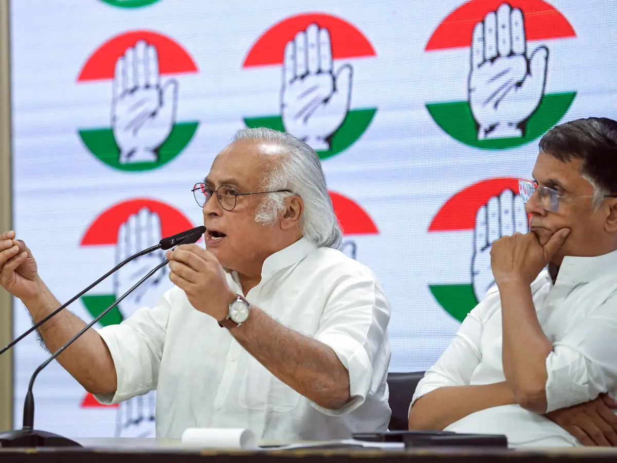 Congress takes 'huglomacy' dig at Modi over Trump's 'five jets shot ...