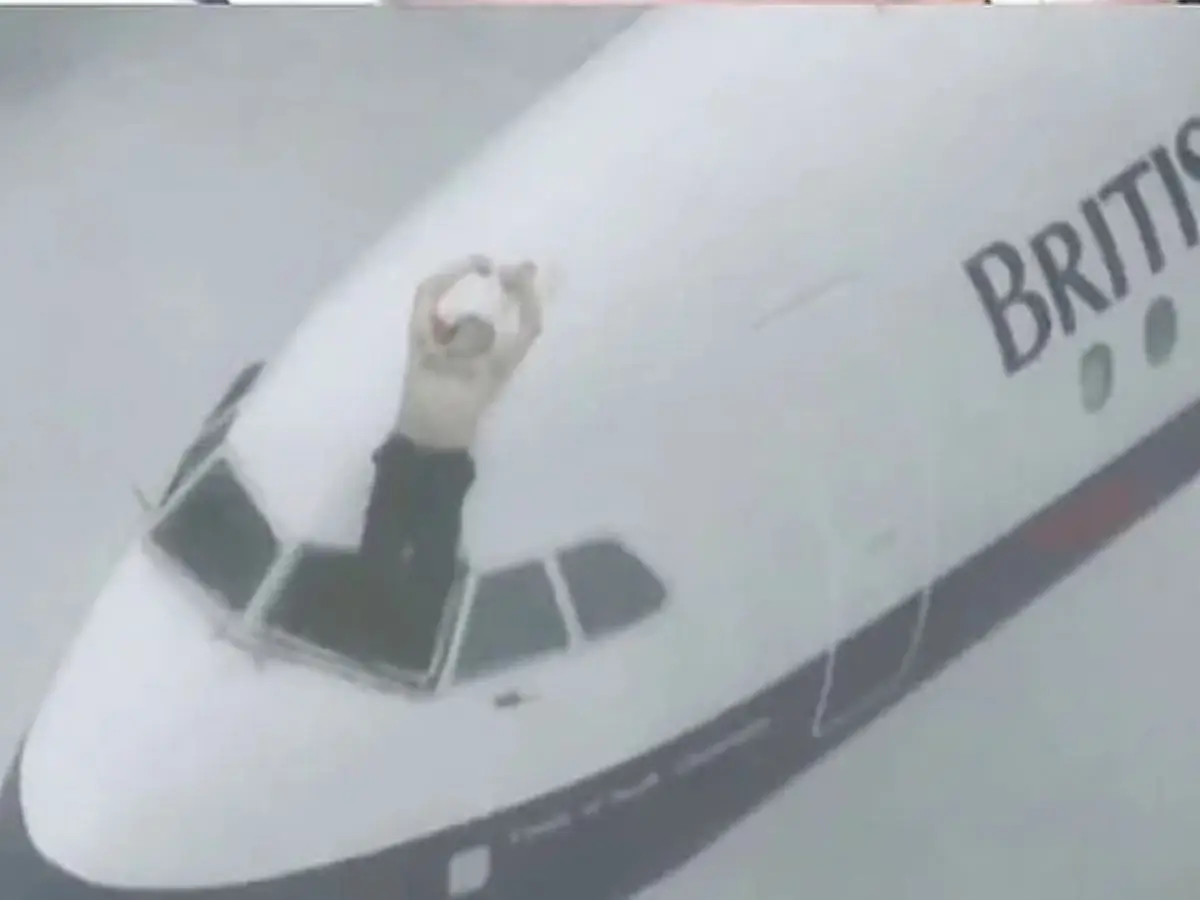 Pilot sucked out of plane at 17,000 ft! How he miraculously lived to ...
