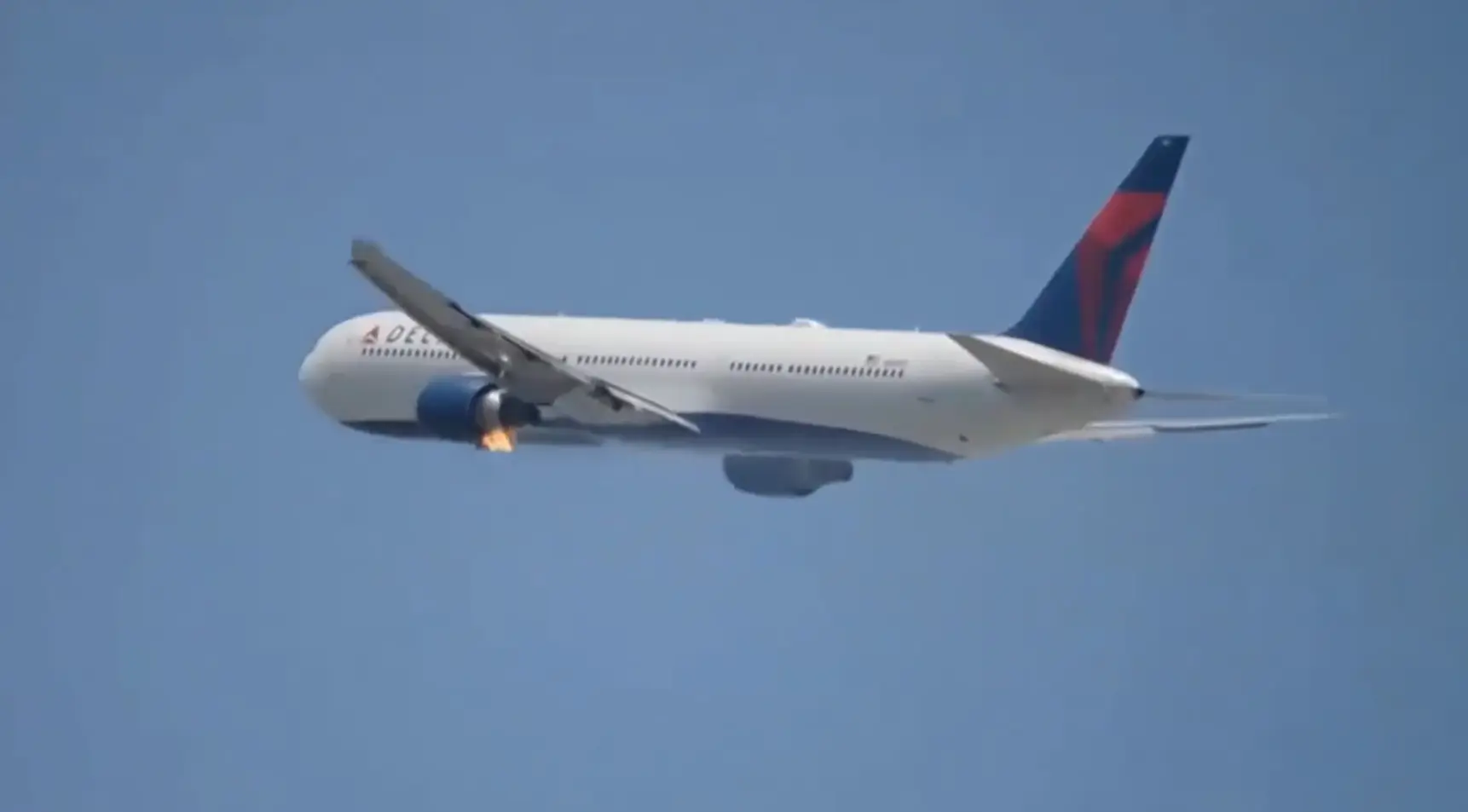 WATCH: Delta flight Boeing 767 makes emergency landing at Los Angeles ...