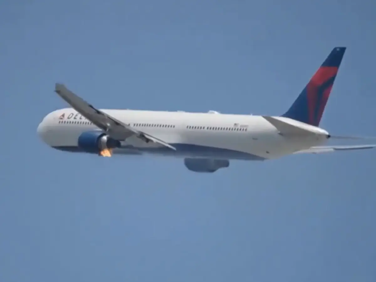 WATCH: Delta flight Boeing 767 makes emergency landing at Los Angeles ...