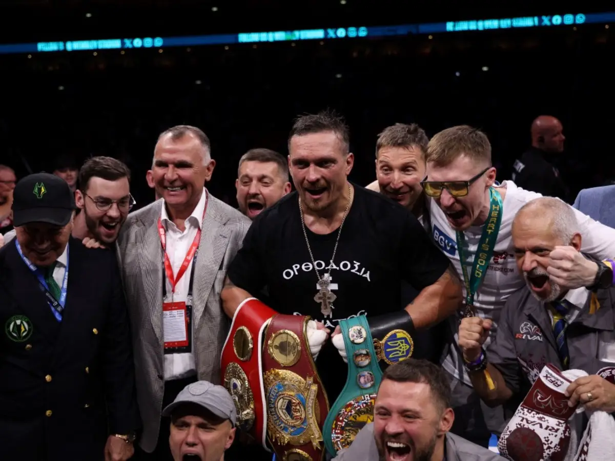 Oleksandr Usyk knocks out Daniel Dubois to become undisputed world ...