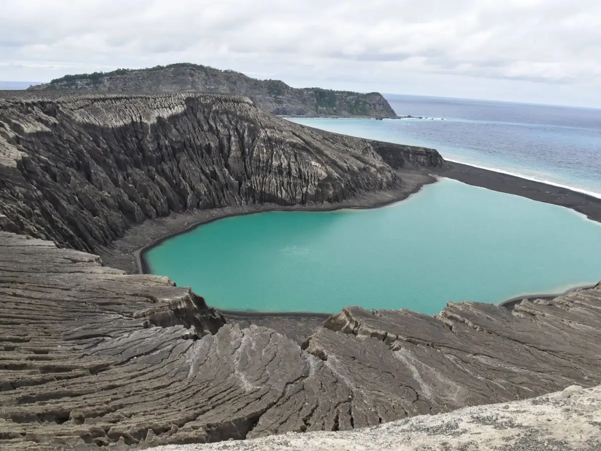 Mysterious ghost island? NASA satellites capture volcanic island that ...
