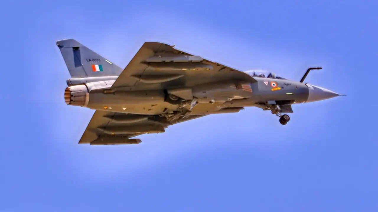 How Tejas Mk2 fighter jet outsmarts enemy missiles with integrated EW ...