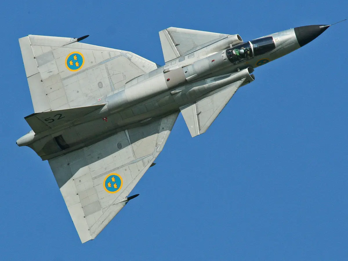 Delta wing vs swept wing: 7 key differences in fighter jet performance