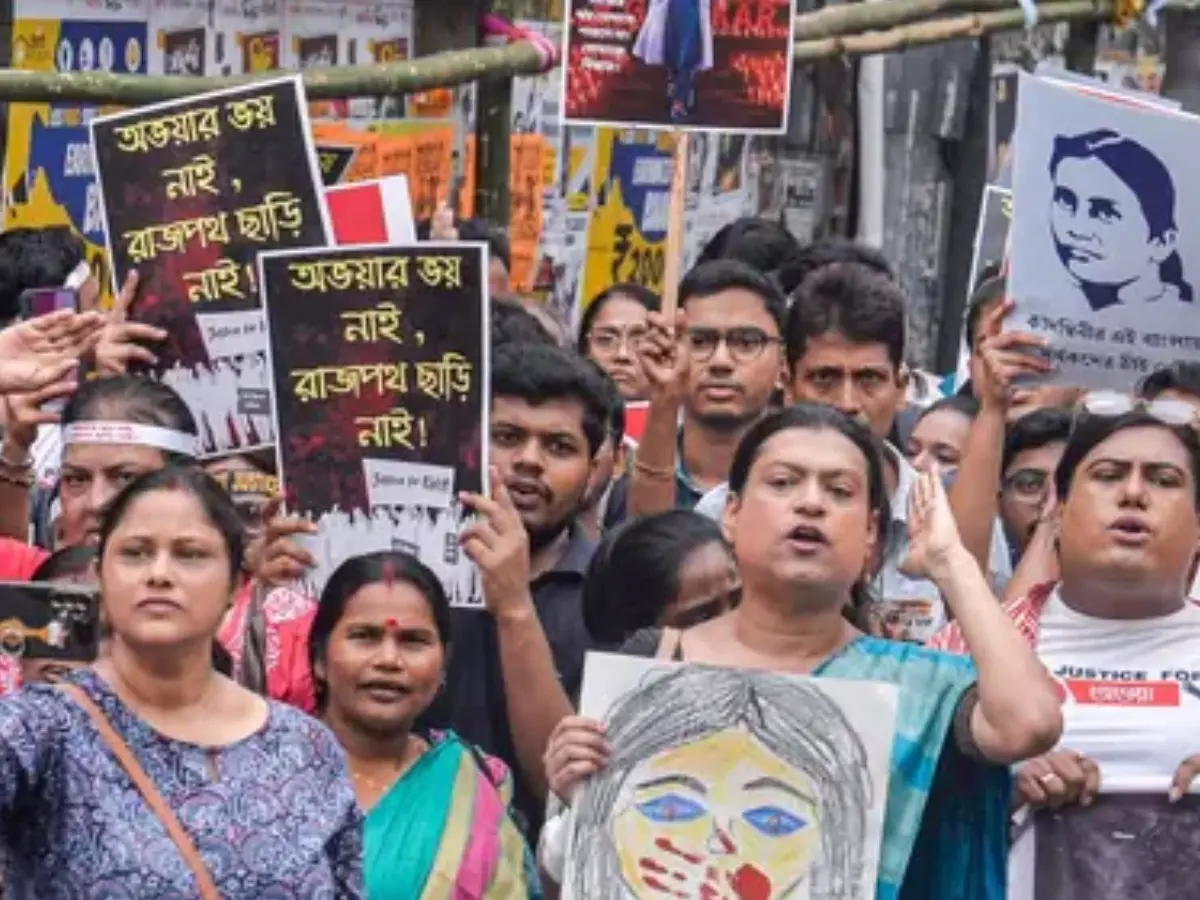 One year of RG Kar rape case: Kolkata Police launches lathi-charge on ...