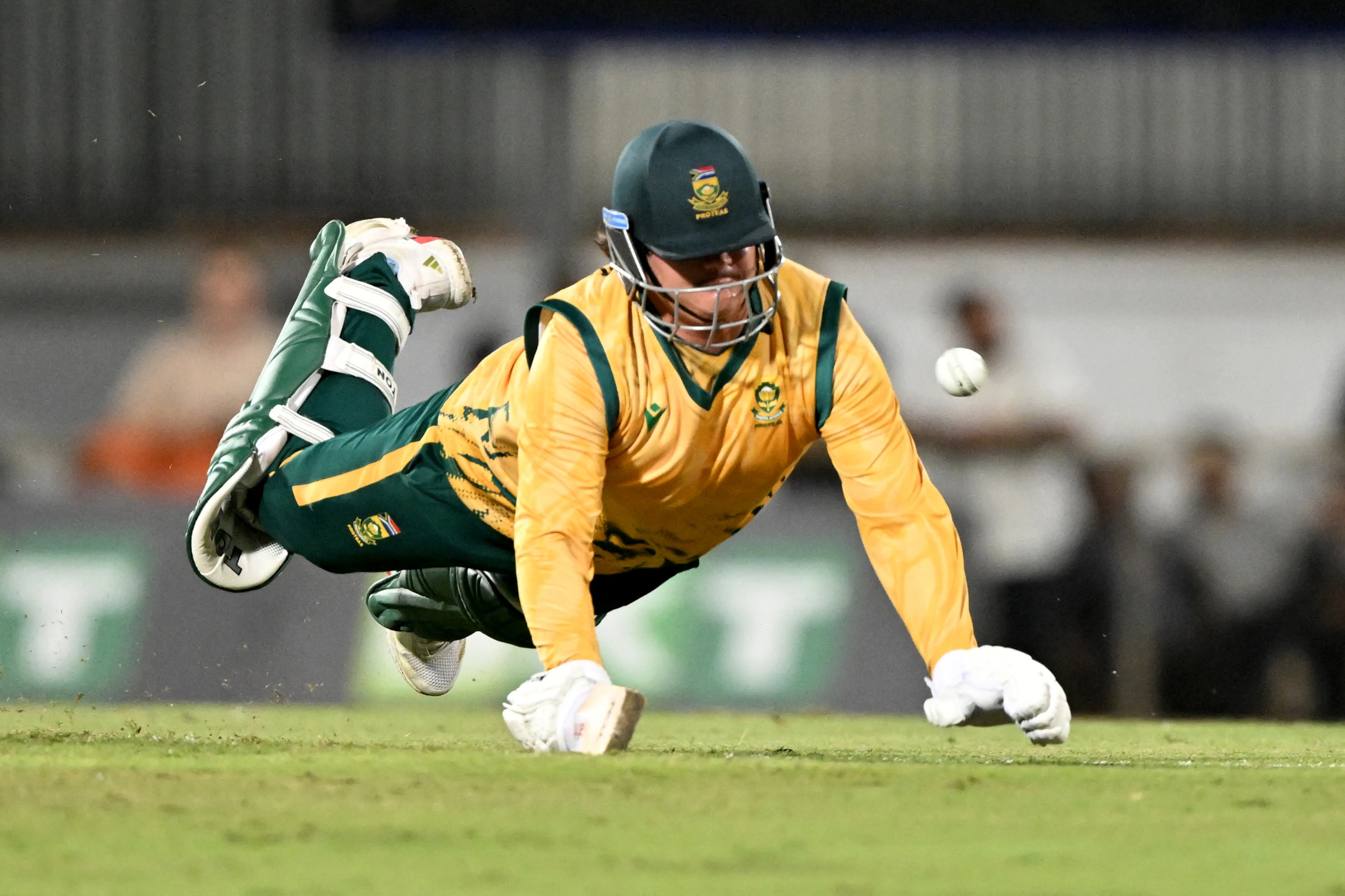Who is Lhuan dre Pretorius South African teenager who hit Glenn Maxwell for a 107m six