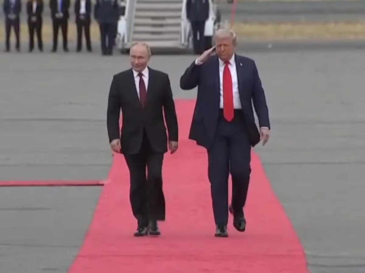 Trump claps for Putin 3 times on red carpet, White House trims clip ...