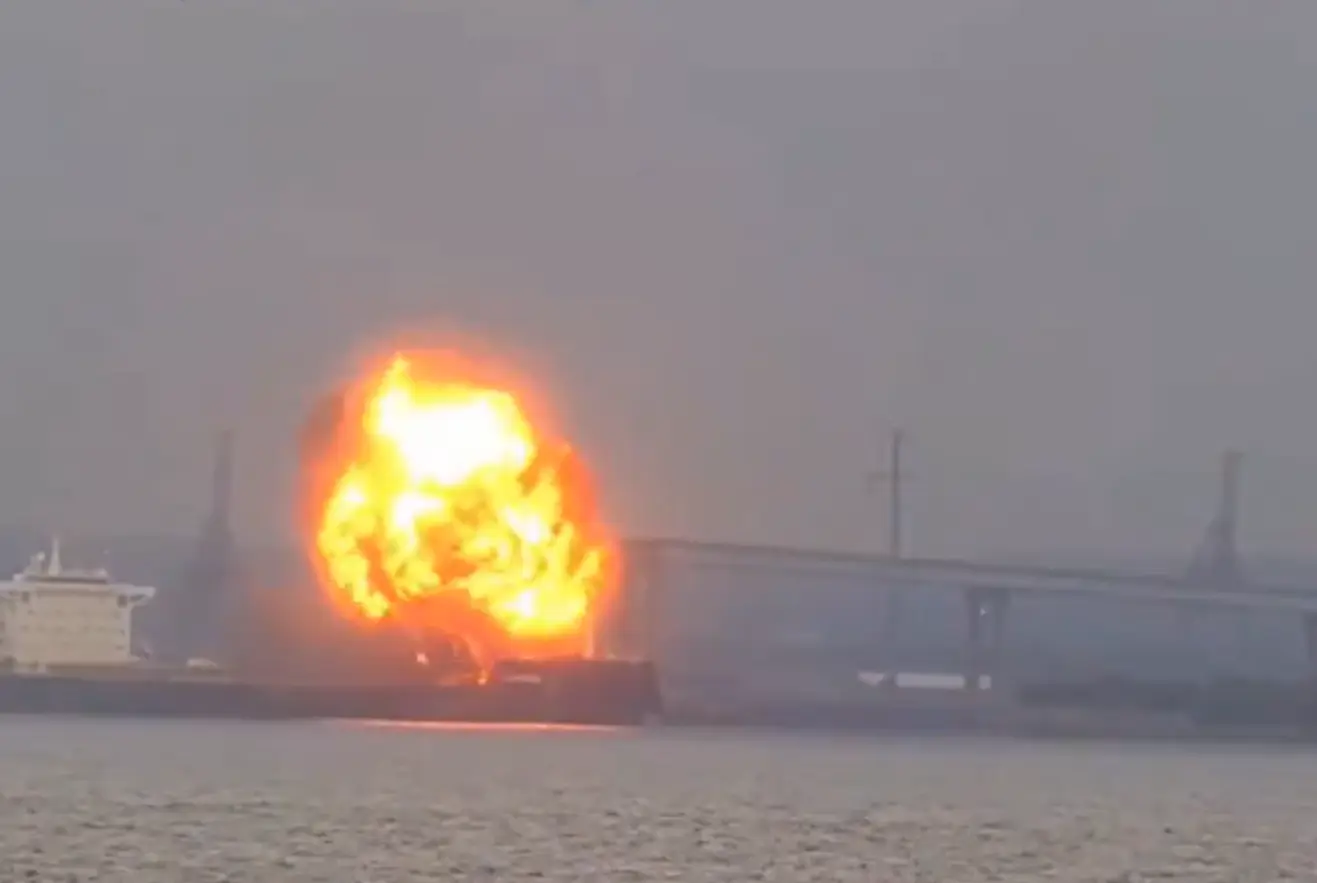 Massive fireball erupts as cargo ship catches fire in US's Baltimore ...