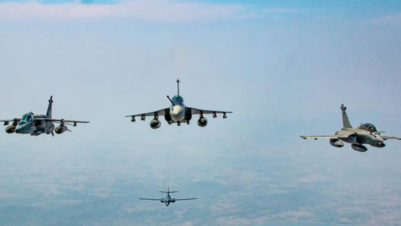 Why fighter jets don’t have windshield wipers?