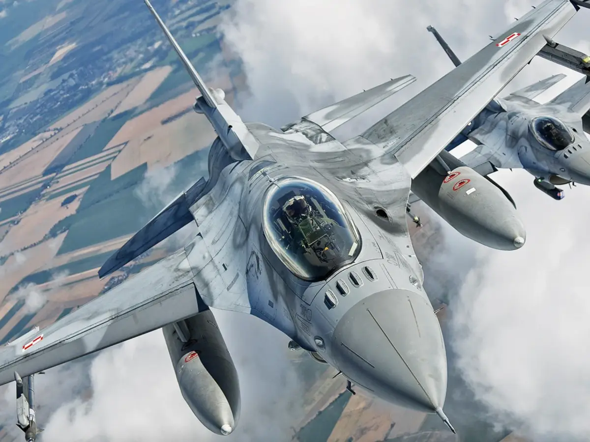 How does F-16 fighter jet's ejection process work and how pilots are ...