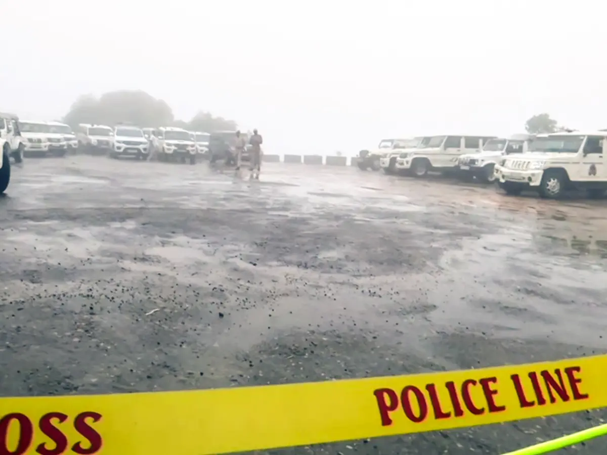 Married UP woman, her teen lover kill 6-year-old girl after she saw ...