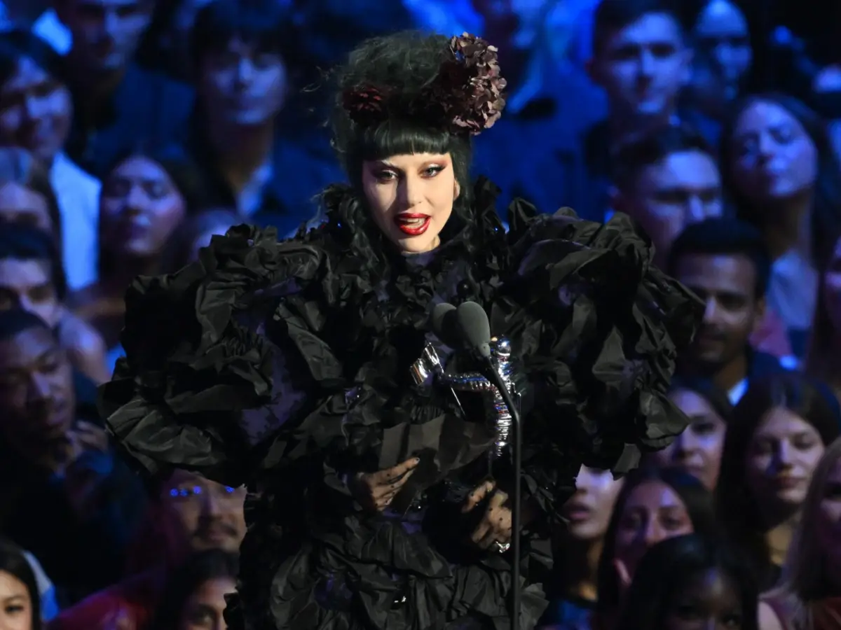 MTV VMAs 2025 Highlights: Sabrina Carpenter burns the stage, Ariana ...