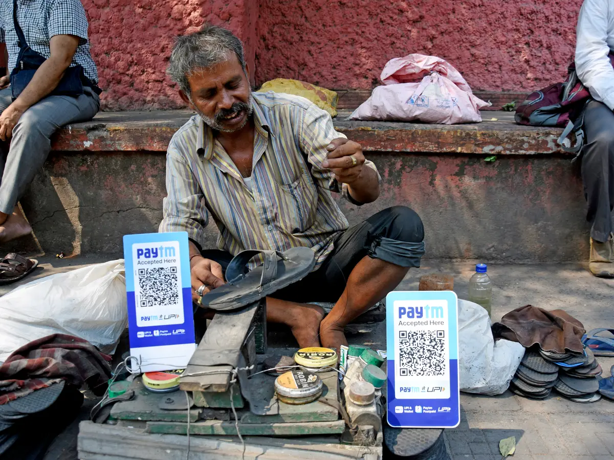 Cash withdrawals with smartphones using UPI scanners soon: Report