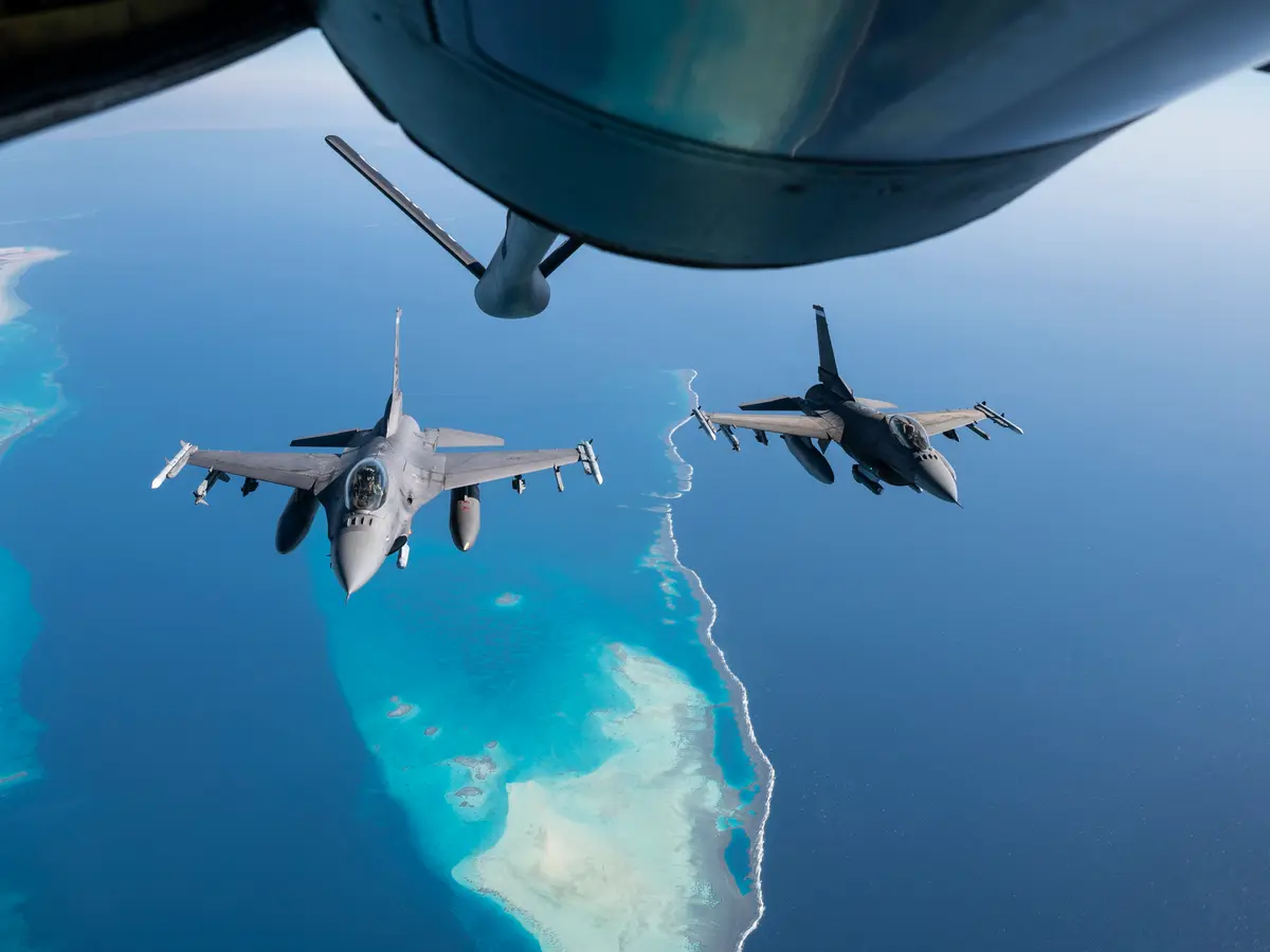 How fighter jets refuel mid-air at supersonic speed and high altitude?