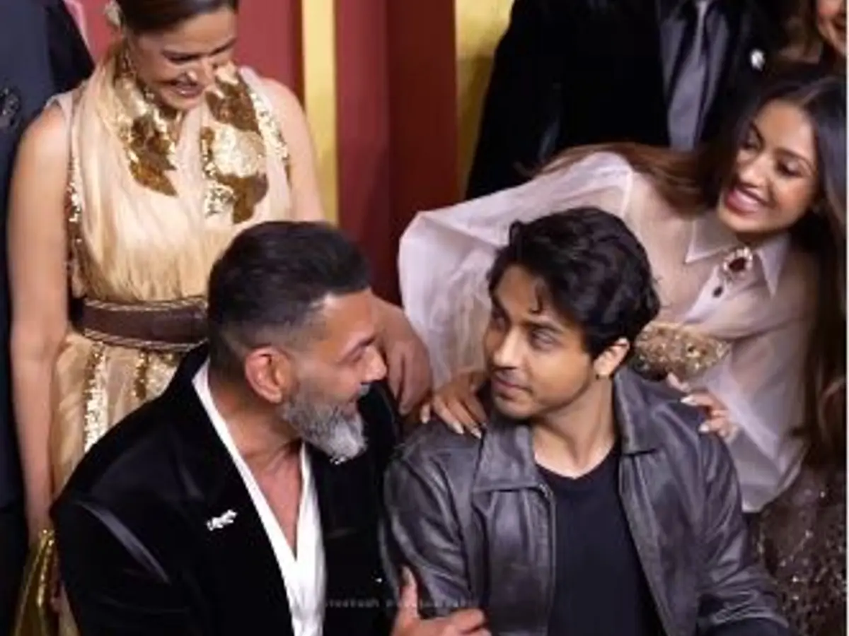 Bobby Deol does the unthinkable; makes Aryan Khan smile in front of ...