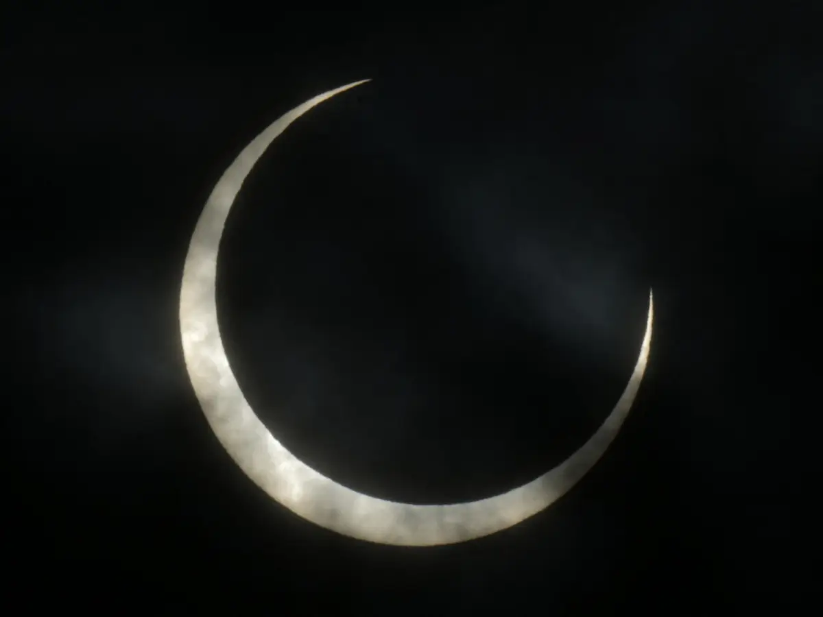 Get ready for a crescent sunrise solar eclipse this weekend: Path ...