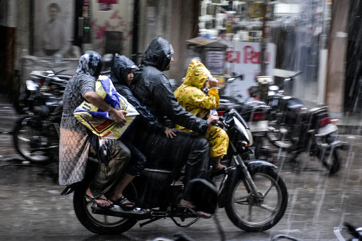 Karnataka weather updates: Heavy rain lashes Bengaluru, other districts ...
