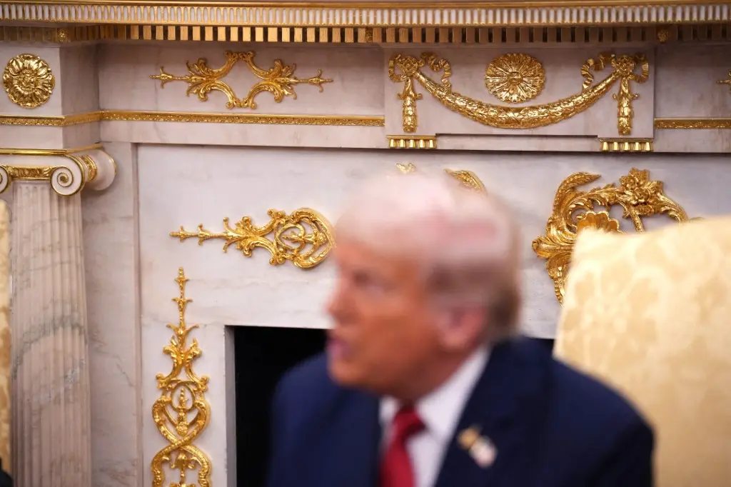 'HOW is he posting THIS': Trump boasts of 24kt gold in White House ...