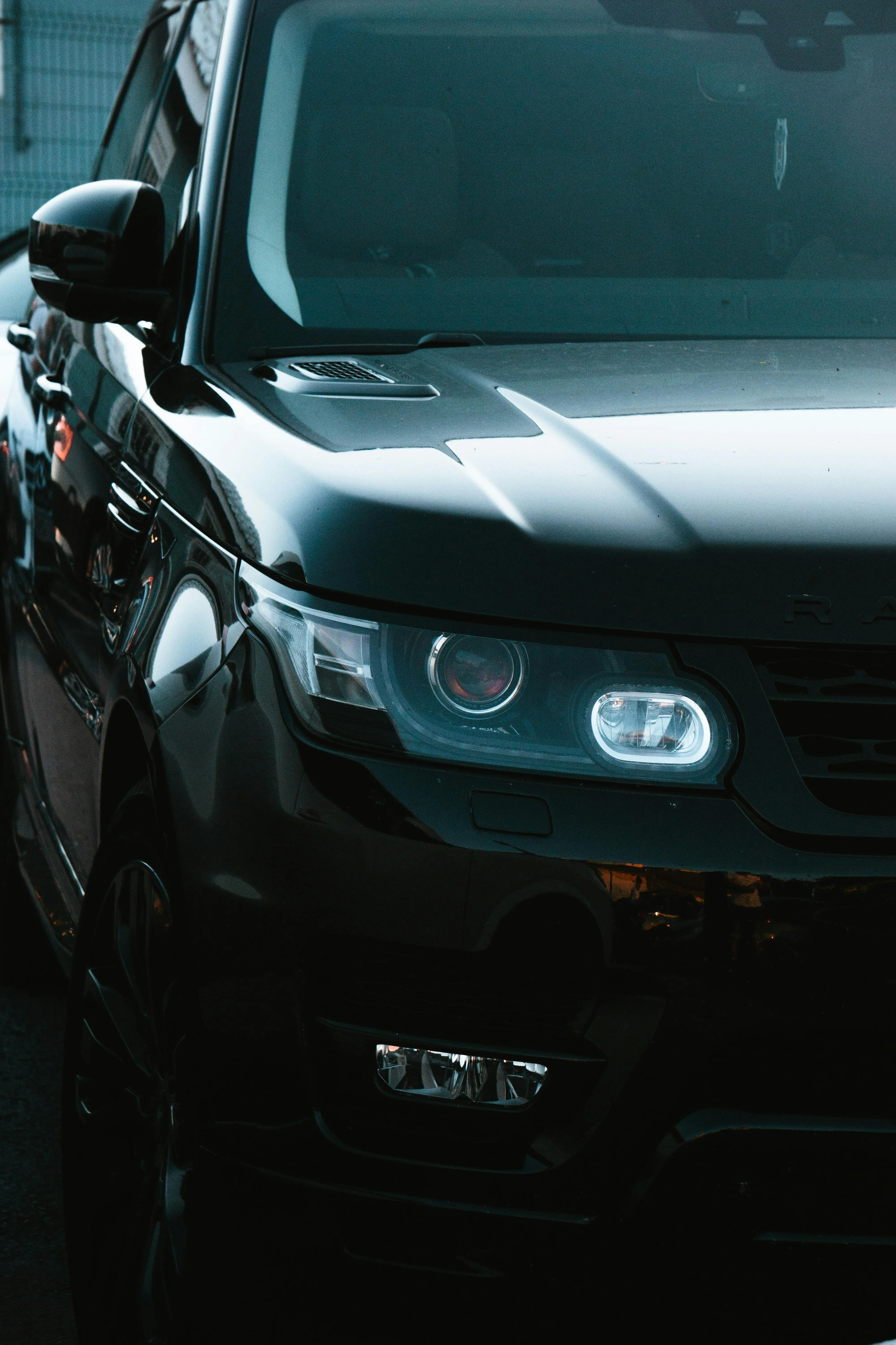 Three hours, four accidents, one Range Rover: Back-to-back accidents ...