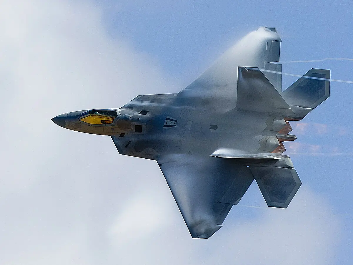 Top 7 fighter jets so extreme pilots need smart suits just to stay ...