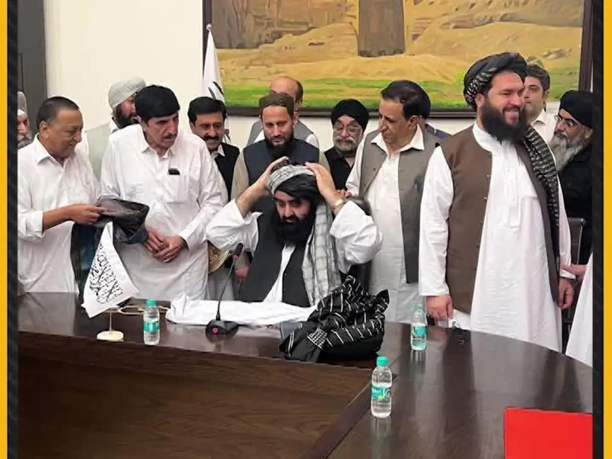 Afghan FM Muttaqi honored with traditional 'chapan' by Hindu, Sikh ...