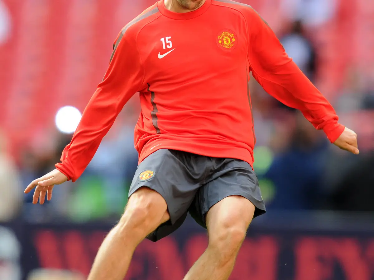 'Manchester United’s best chance to beat Liverpool is to defend deep ...