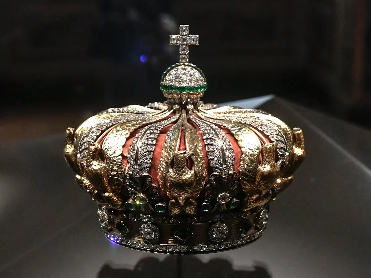 Louvre robbery: Crown with 1,354 diamonds, 56 emeralds found broken ...