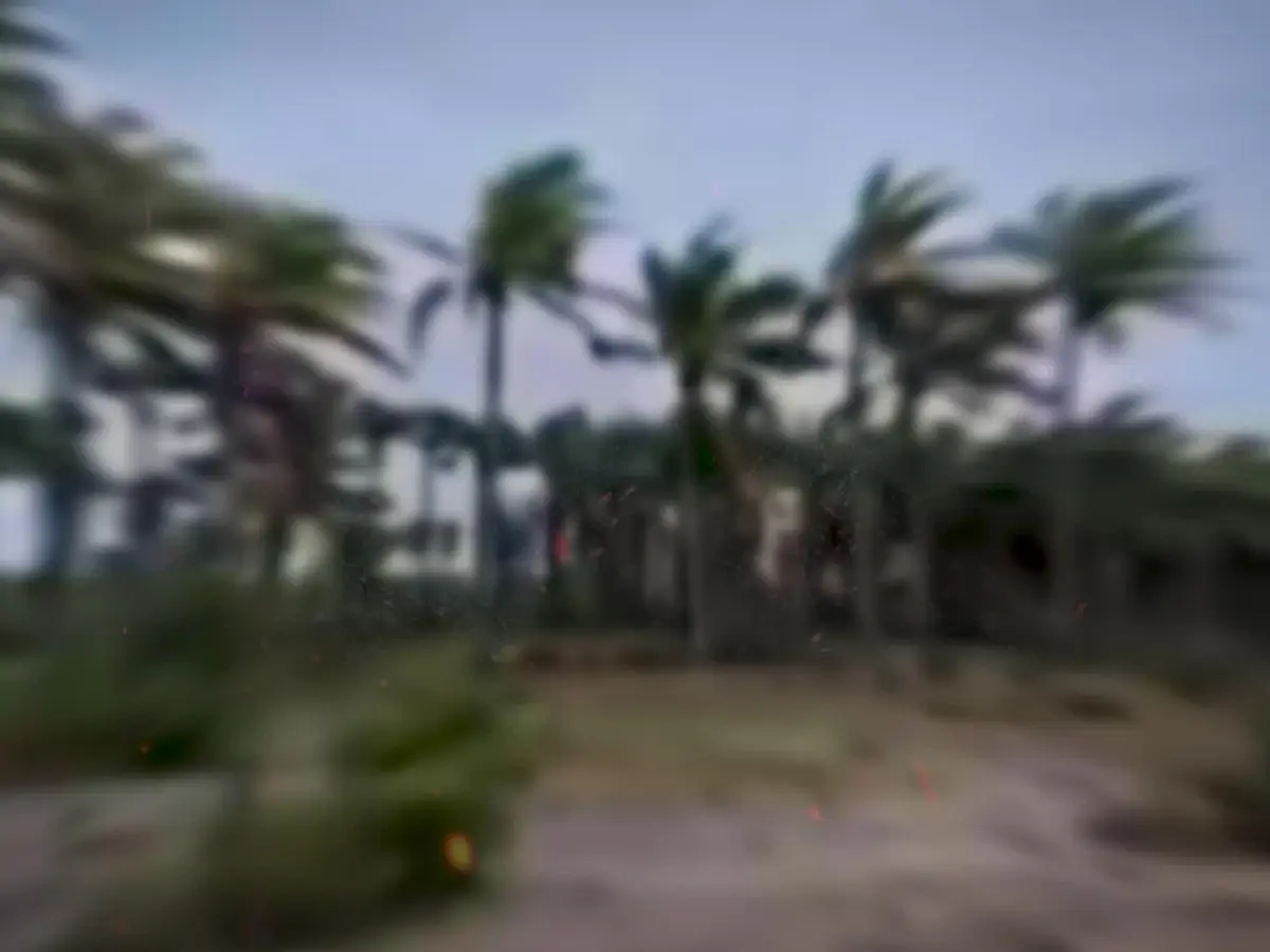Cyclone Montha Hits Andhra Coast, 2 Killed and Tens of Thousands of ...