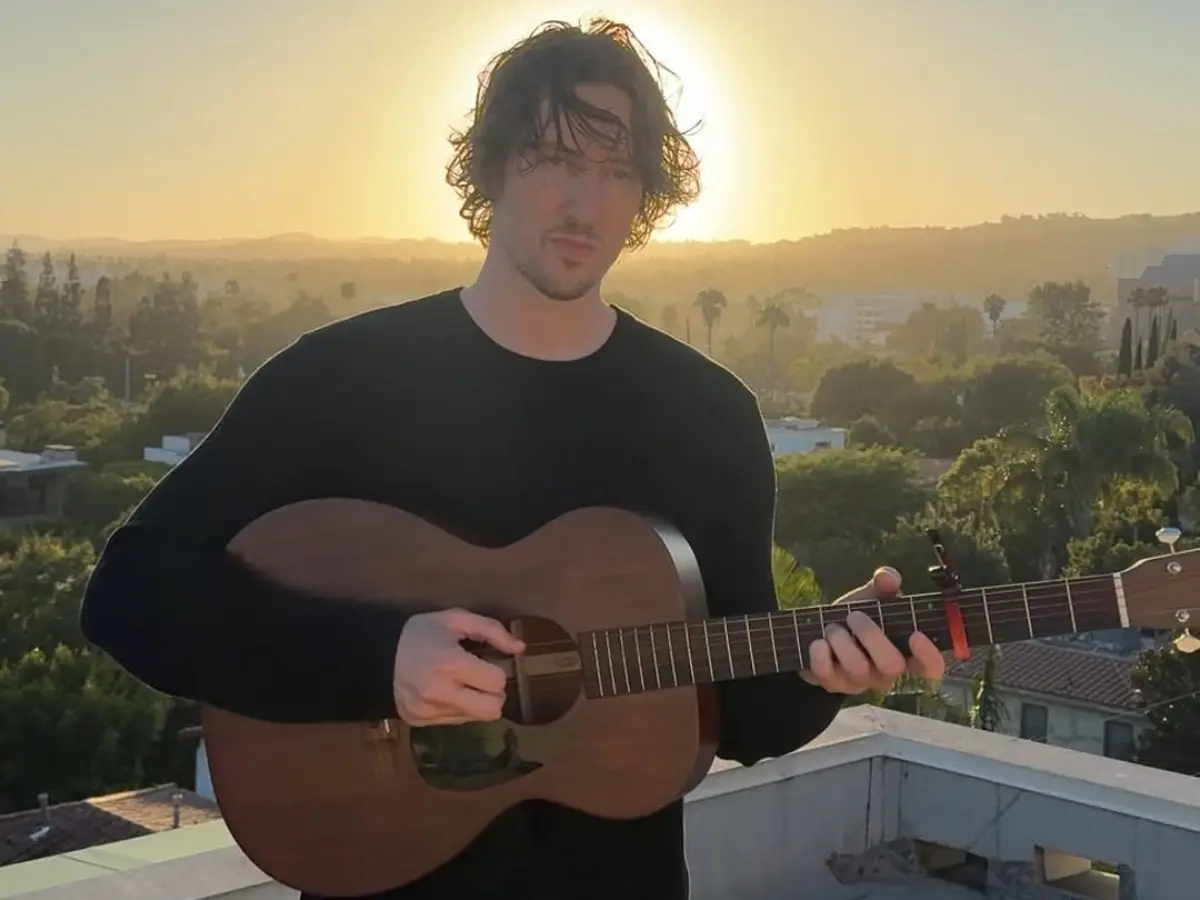 Singer Dean Lewis breaks silence on allegations of inappropriate ...