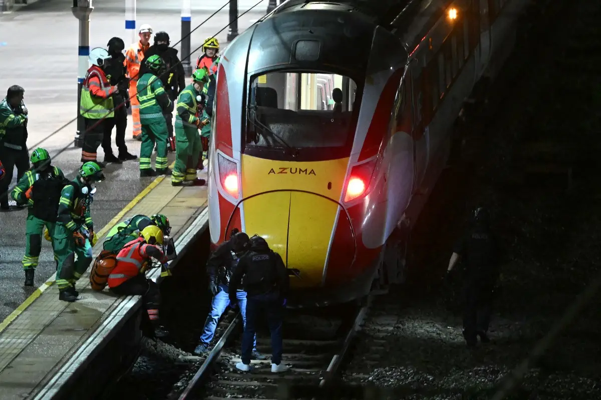 10 injured, 9 critical after mass stabbing on London-bound train; 2 ...