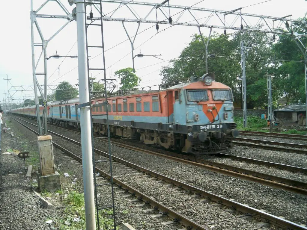 Rajdhani vs Duronto: Which train is faster?