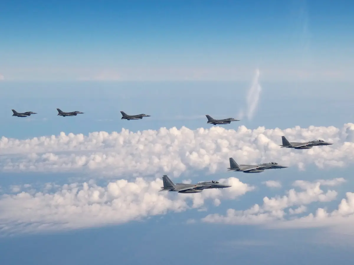 Japan accuses Chinese jets of locking radar on its aircraft; diplomatic ...