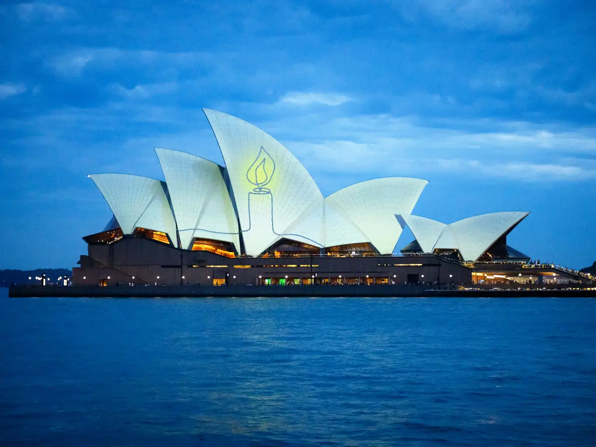 Moment of silence, flickering candles: Australians mark one week since ...