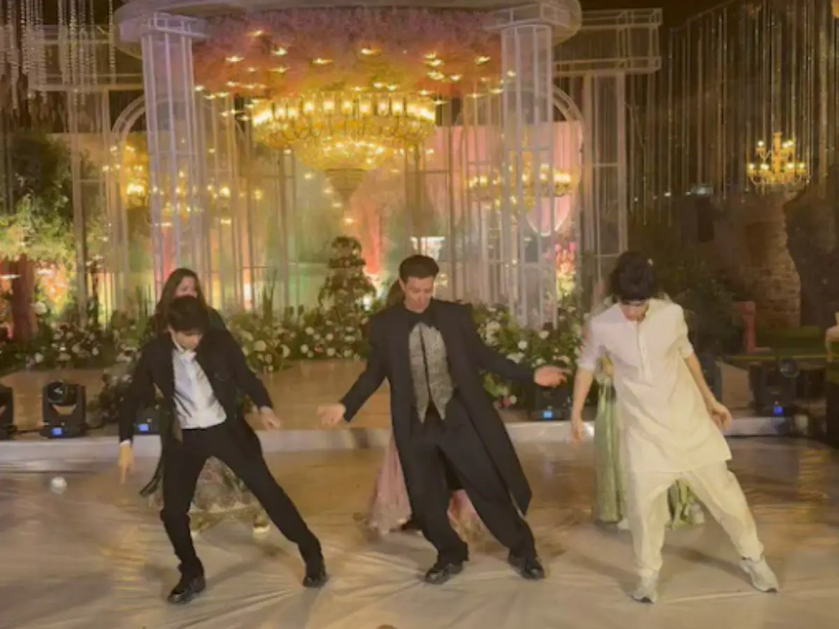 Hrithik Roshan and his sons Hrehaan and Hridhaan burn the dance floor ...
