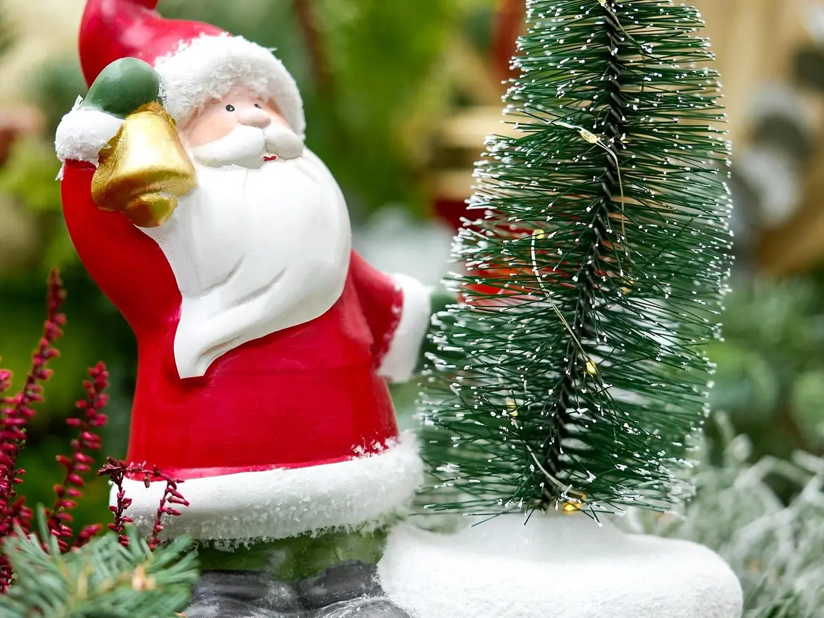 Grinch who stole Christmas: Disruptions and vandalism reported during ...