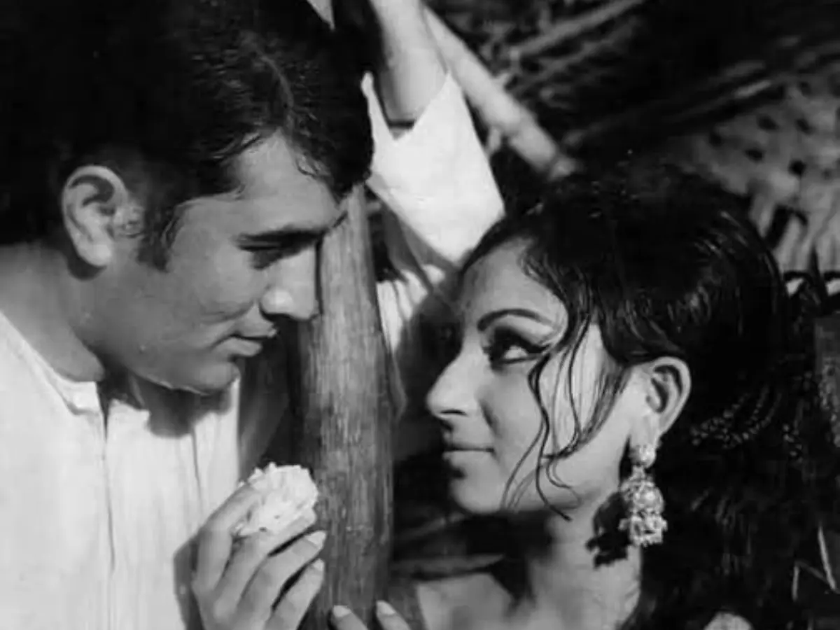 From Namak Haraam to Amar Prem: 10 Evergreen Rajesh Khanna movies to ...