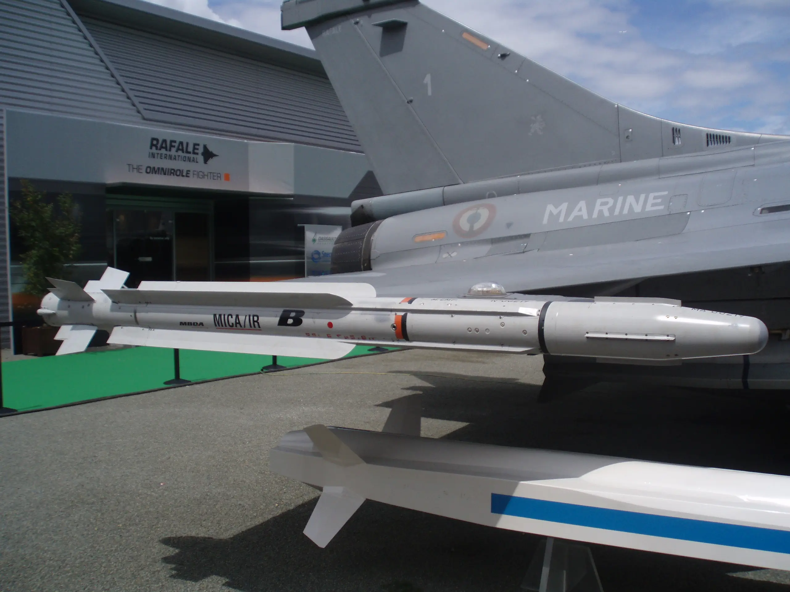 Top 8 air-to-air missiles that can be used for both short- and long ...